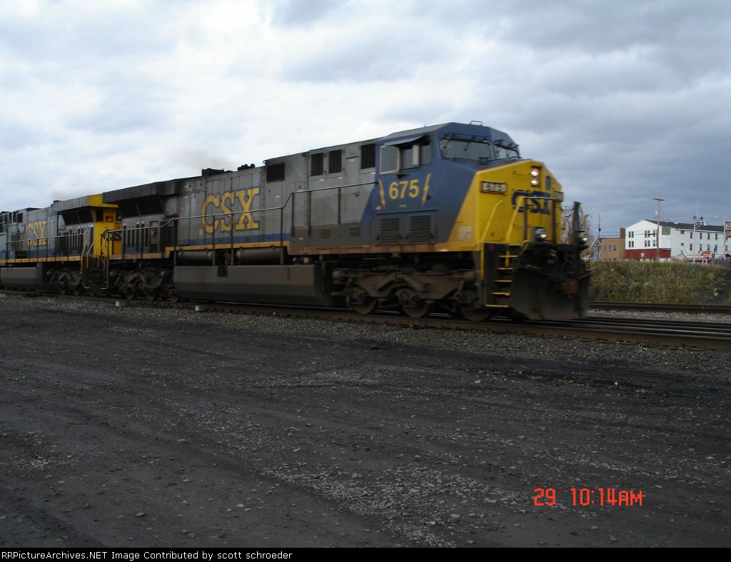 CSX 675 & CSX 684 lead the CSX Q166 EB